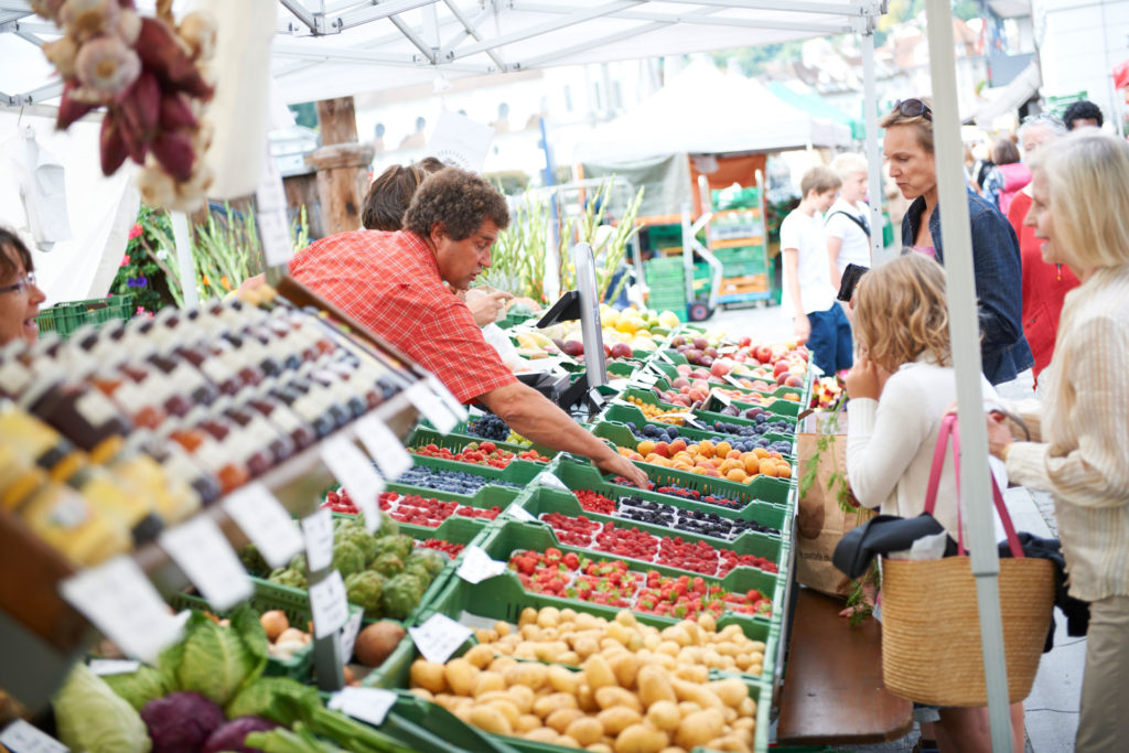 WOCHENMARKT LUZERN - Buuregarte Boog